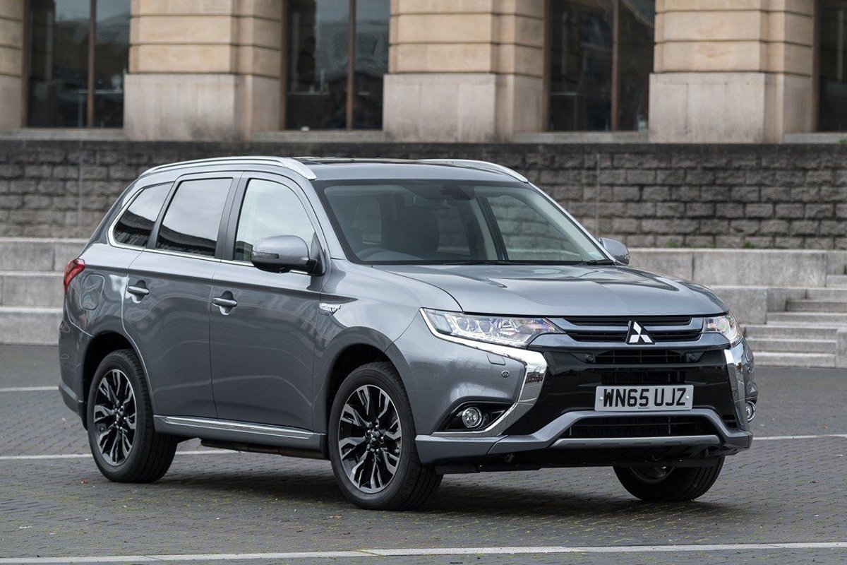 Mitsubishi Outlander PHEV (2014 – 2021) Review | Honest John